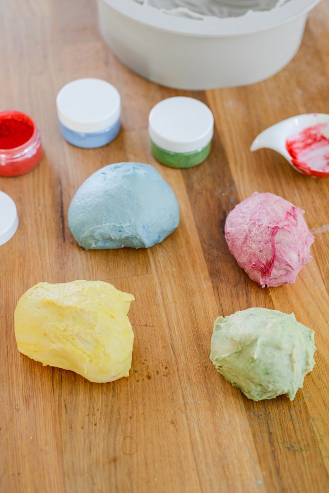 Bunte geflochtene Brioche für Kinder Rezept