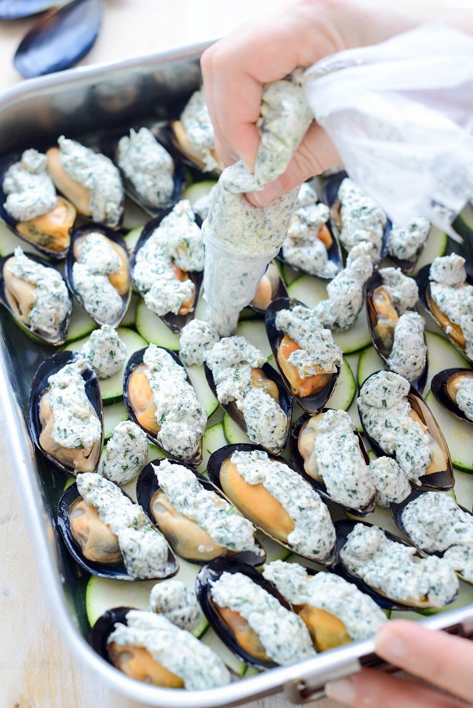 Überbackene Muscheln mit Persillade und Ziegenfrischkäse Rezept