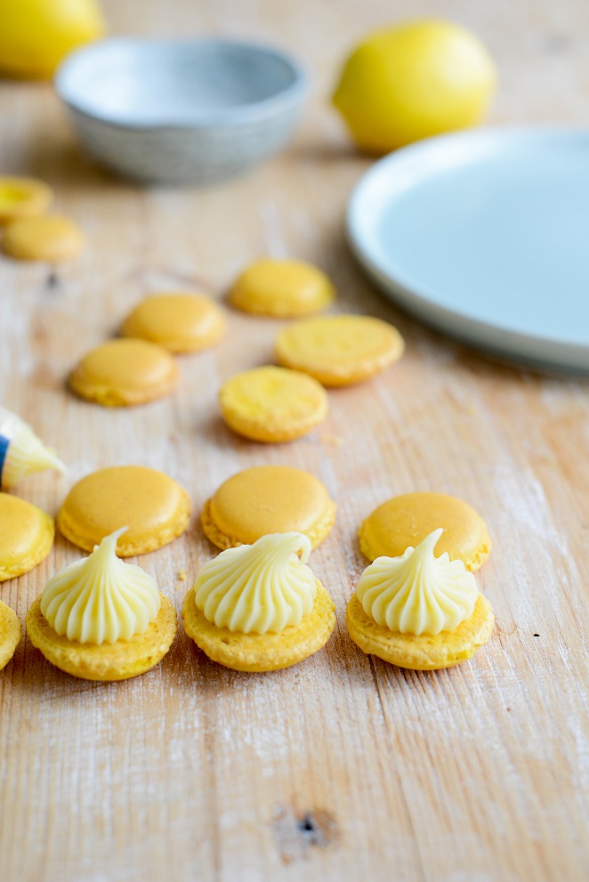 Zitronen-Macarons mit Schweizer Baiser Rezept